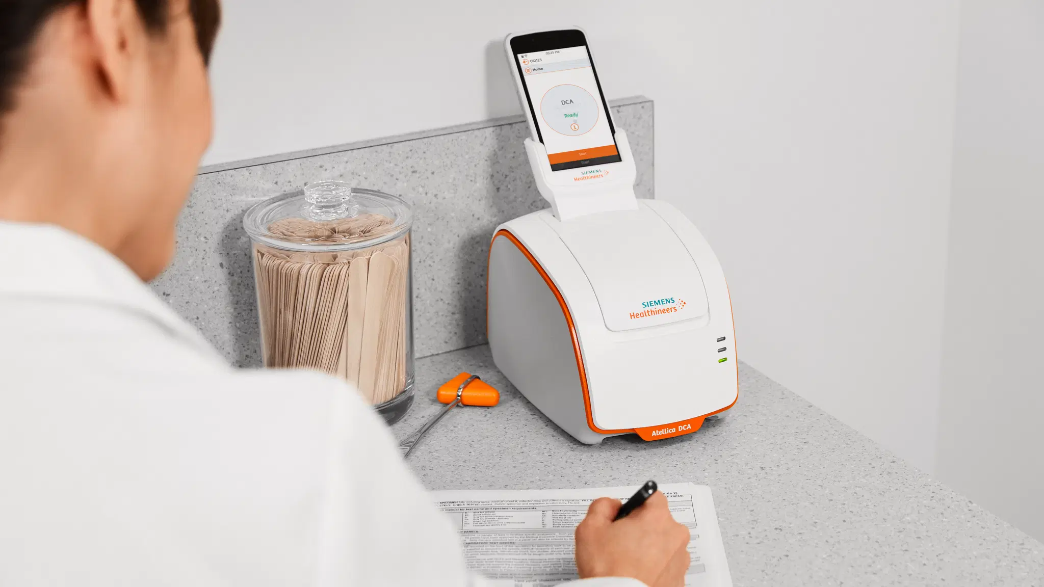 מד המוגלובין למרפאות - DYNOTC